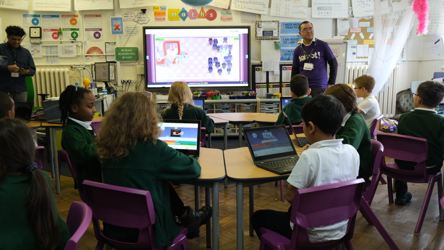 Kahoot! | Teacher Takeover: All new Robot Run game mode experience